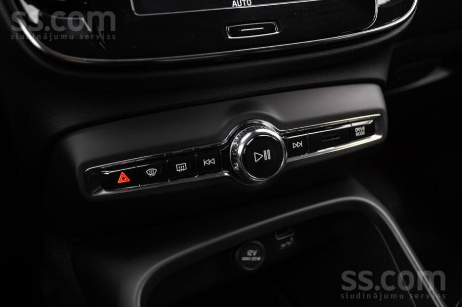 Черный Вольво XC40 2019 в Елгава, объемом двигателя 2.00 л и пробегом 0 тыс. км за 16300 €, фото 17 на AUTOMOTO.COM.LV