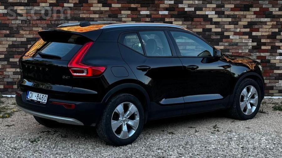 Black Volvo XC40 2019 in Riga, with an engine capacity of 2.00 L and mileage of 272 thousand km for 16000 €, photo 4 on AUTOMOTO.COM.LV
