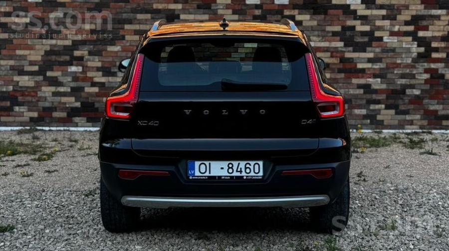 Black Volvo XC40 2019 in Riga, with an engine capacity of 2.00 L and mileage of 272 thousand km for 16000 €, photo 5 on AUTOMOTO.COM.LV