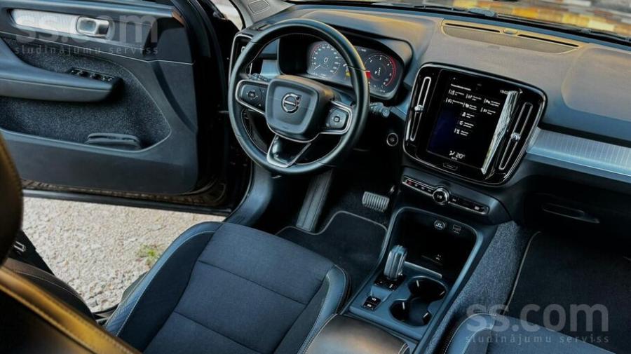 Black Volvo XC40 2019 in Riga, with an engine capacity of 2.00 L and mileage of 272 thousand km for 16000 €, photo 14 on AUTOMOTO.COM.LV