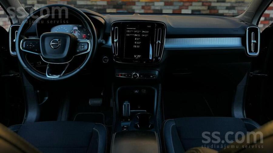 Black Volvo XC40 2019 in Riga, with an engine capacity of 2.00 L and mileage of 272 thousand km for 16000 €, photo 16 on AUTOMOTO.COM.LV