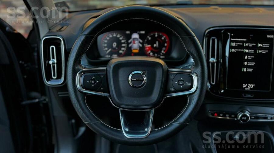 Black Volvo XC40 2019 in Riga, with an engine capacity of 2.00 L and mileage of 272 thousand km for 16000 €, photo 17 on AUTOMOTO.COM.LV