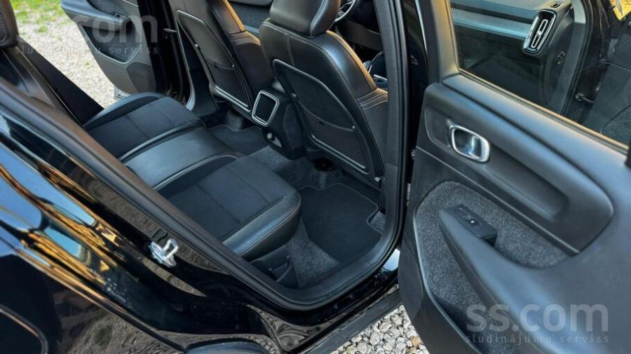 Black Volvo XC40 2019 in Riga, with an engine capacity of 2.00 L and mileage of 272 thousand km for 16000 €, photo 21 on AUTOMOTO.COM.LV