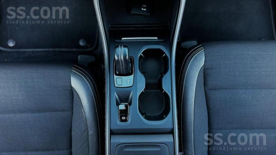 Black Volvo XC40 2019 in Riga, with an engine capacity of 2.00 L and mileage of 272 thousand km for 16000 €, photo 24 on AUTOMOTO.COM.LV