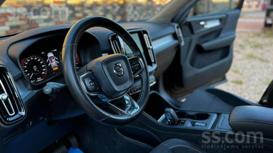 Black Volvo XC40 2019 in Riga, with an engine capacity of 2.00 L and mileage of 272 thousand km for 16000 €, photo 25 on AUTOMOTO.COM.LV