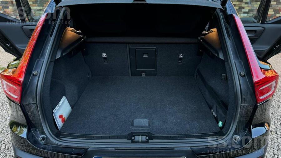 Black Volvo XC40 2019 in Riga, with an engine capacity of 2.00 L and mileage of 272 thousand km for 16000 €, photo 26 on AUTOMOTO.COM.LV