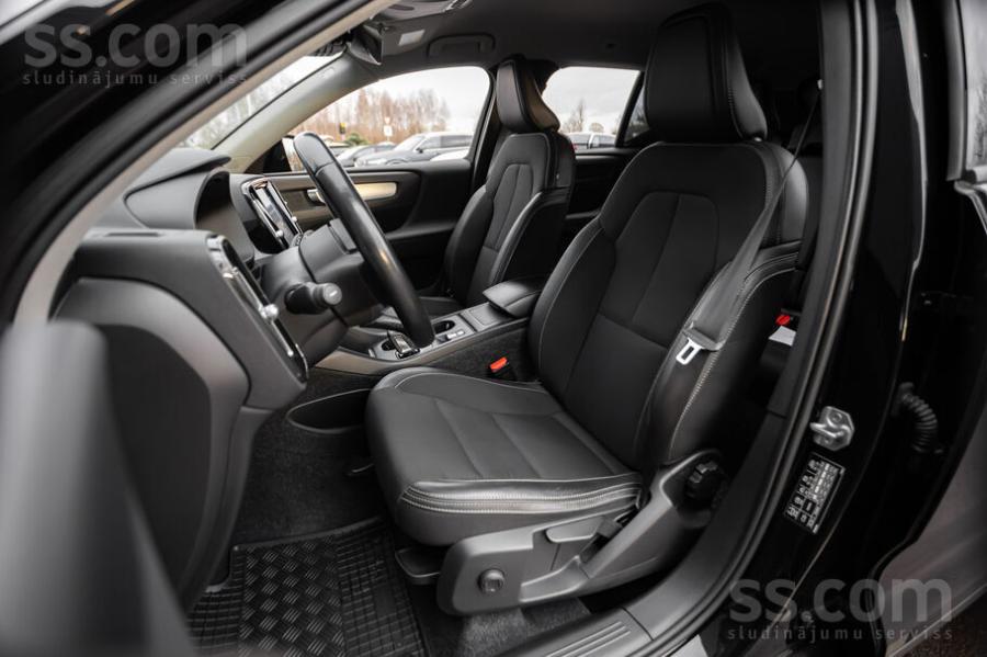 Melns Volvo XC40 2019 Jelgava, ar dzinēja tilpumu 2.00 L un nobraukumu 0 tūkst. km par 16300 €, foto 14 vietnē AUTOMOTO.COM.LV