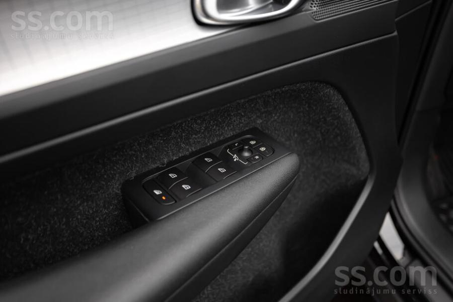 Melns Volvo XC40 2019 Jelgava, ar dzinēja tilpumu 2.00 L un nobraukumu 0 tūkst. km par 16300 €, foto 15 vietnē AUTOMOTO.COM.LV