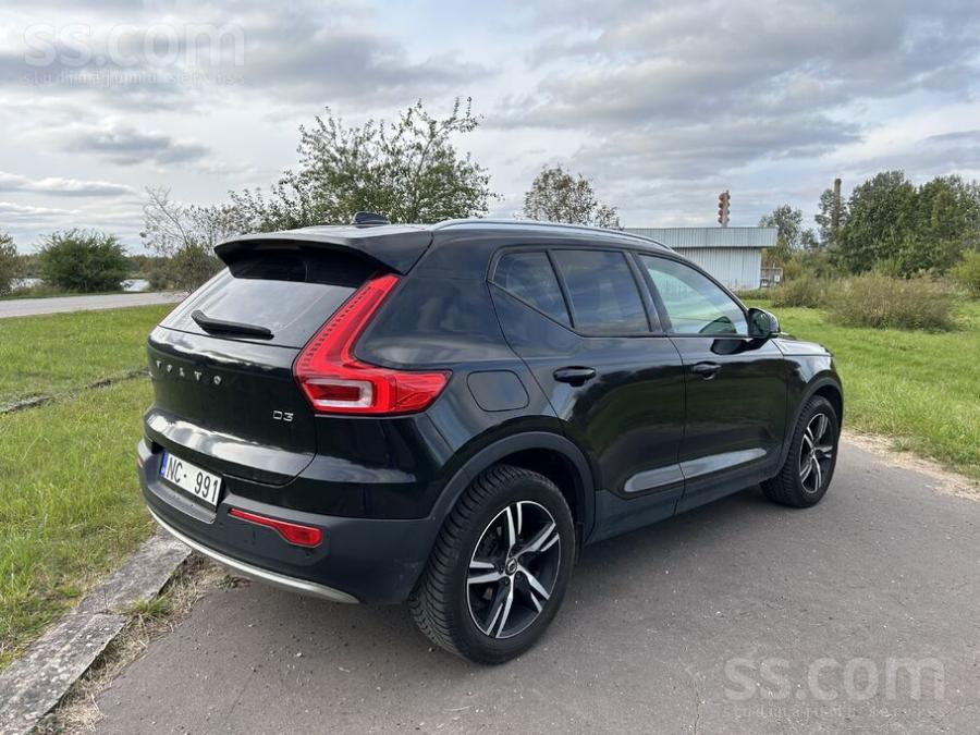 Black Volvo XC40 2019 in Riga, with an engine capacity of 2.00 L and mileage of 244 thousand km for 18700 €, photo 5 on AUTOMOTO.COM.LV