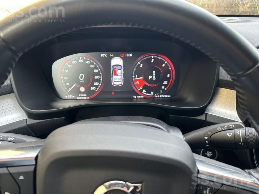 Black Volvo XC40 2019 in Riga, with an engine capacity of 2.00 L and mileage of 244 thousand km for 18700 €, photo 7 on AUTOMOTO.COM.LV