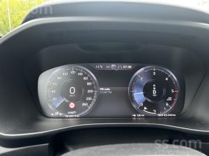 Black Volvo XC40 2019 in Riga, with an engine capacity of 2.00 L and mileage of 244 thousand km for 18700 €, photo 8 on AUTOMOTO.COM.LV