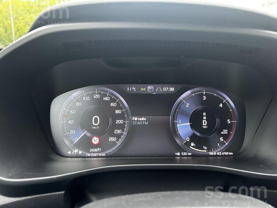 Black Volvo XC40 2019 in Riga, with an engine capacity of 2.00 L and mileage of 244 thousand km for 18700 €, photo 8 on AUTOMOTO.COM.LV