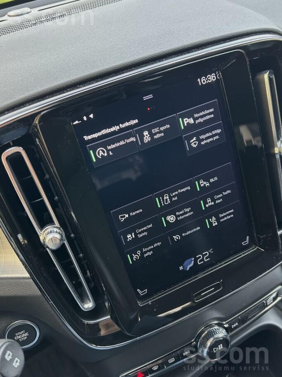 Black Volvo XC40 2019 in Riga, with an engine capacity of 2.00 L and mileage of 244 thousand km for 18700 €, photo 9 on AUTOMOTO.COM.LV