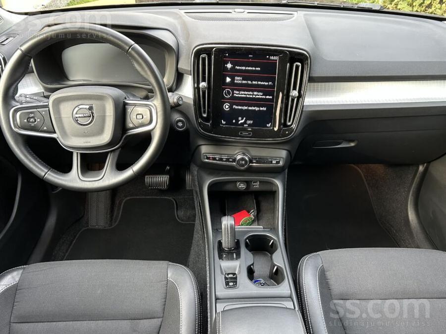 Black Volvo XC40 2019 in Riga, with an engine capacity of 2.00 L and mileage of 244 thousand km for 18700 €, photo 13 on AUTOMOTO.COM.LV