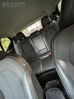 Black Volvo XC40 2019 in Riga, with an engine capacity of 2.00 L and mileage of 244 thousand km for 18700 €, photo 14 on AUTOMOTO.COM.LV