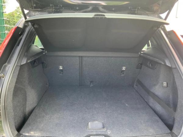 Black Volvo XC40 2019 in Riga, with an engine capacity of 2.00 L and mileage of 130 thousand km for 18995 €, photo 10 on AUTOMOTO.COM.LV