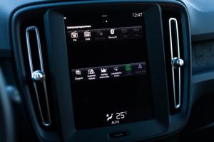 Черный Вольво XC40 2019 в Рига, объемом двигателя 2.00 л и пробегом 130 тыс. км за 18995 €, фото 30 на AUTOMOTO.COM.LV