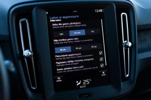 Черный Вольво XC40 2019 в Рига, объемом двигателя 2.00 л и пробегом 130 тыс. км за 18995 €, фото 34 на AUTOMOTO.COM.LV