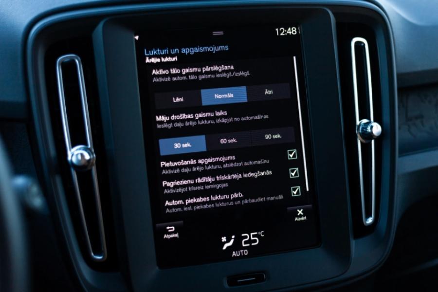 Черный Вольво XC40 2019 в Рига, объемом двигателя 2.00 л и пробегом 130 тыс. км за 18995 €, фото 34 на AUTOMOTO.COM.LV
