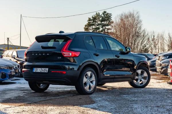 Black Volvo XC40 2019 in Riga, with an engine capacity of 2.00 L and mileage of 135 thousand km for 18995 €, photo 4 on AUTOMOTO.COM.LV