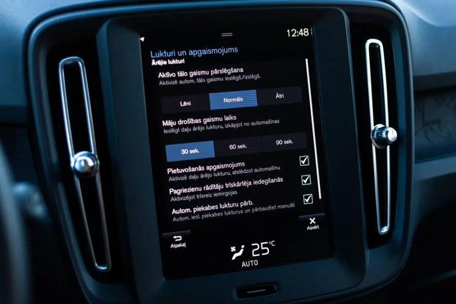Melns Volvo XC40 2019 Rīga, ar dzinēja tilpumu 2.00 L un nobraukumu 135 tūkst. km par 18995 €, foto 15 vietnē AUTOMOTO.COM.LV