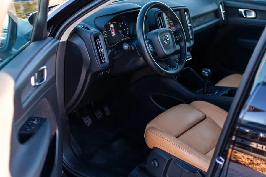 Melns Volvo XC40 2019 Rīga, ar dzinēja tilpumu 2.00 L un nobraukumu 135 tūkst. km par 18995 €, foto 23 vietnē AUTOMOTO.COM.LV