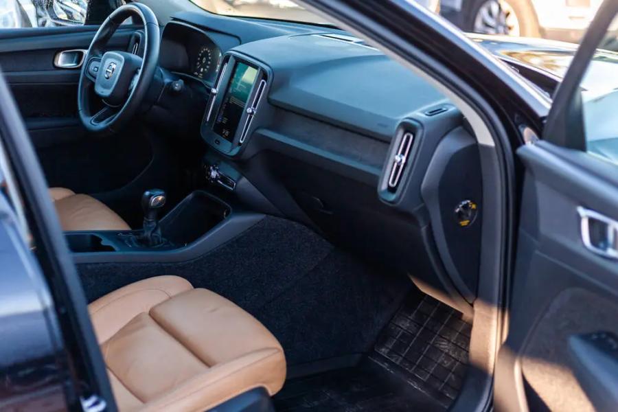 Melns Volvo XC40 2019 Rīga, ar dzinēja tilpumu 2.00 L un nobraukumu 135 tūkst. km par 18995 €, foto 29 vietnē AUTOMOTO.COM.LV