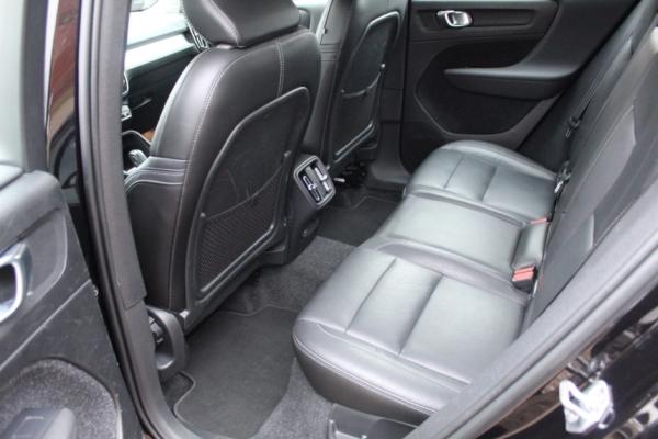 Melns Volvo XC40 2019 Rīga, ar dzinēja tilpumu 2.00 L un nobraukumu 161 tūkst. km par 21599 €, foto 3 vietnē AUTOMOTO.COM.LV