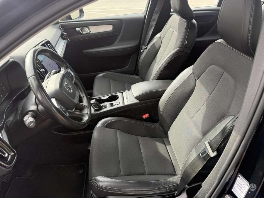 Melns Volvo XC40 2019 Panevēža, ar dzinēja tilpumu 1.97 L un nobraukumu 163 tūkst. km par 16900 €, foto 30 vietnē AUTOMOTO.COM.LV