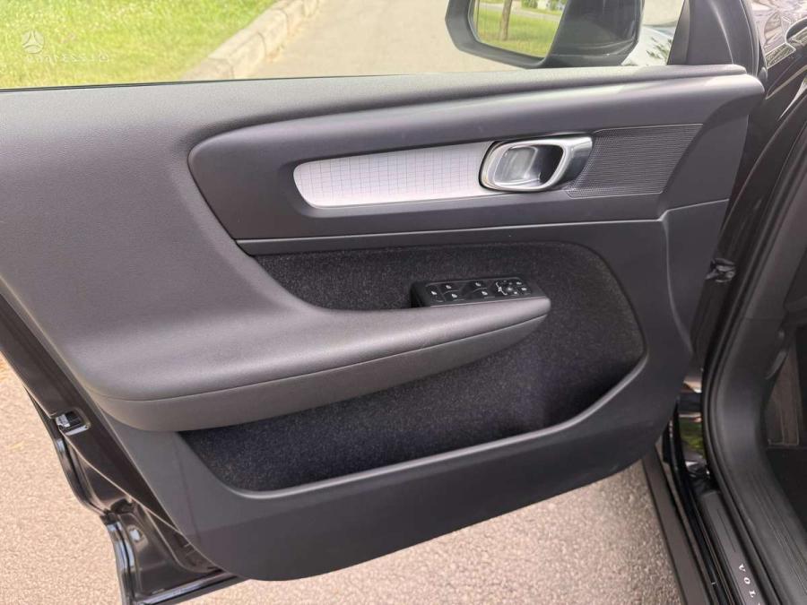 Melns Volvo XC40 2019 Panevēža, ar dzinēja tilpumu 1.97 L un nobraukumu 163 tūkst. km par 16900 €, foto 32 vietnē AUTOMOTO.COM.LV