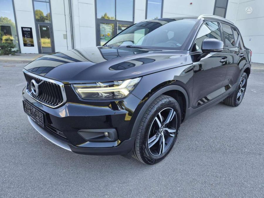 Black Volvo XC40 2019 in Kaunas, with an engine capacity of 1.97 L and mileage of 204 thousand km for 17700 €, photo 1 on AUTOMOTO.COM.LV