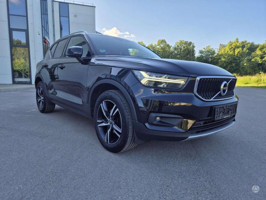 Black Volvo XC40 2019 in Kaunas, with an engine capacity of 1.97 L and mileage of 204 thousand km for 17700 €, photo 3 on AUTOMOTO.COM.LV