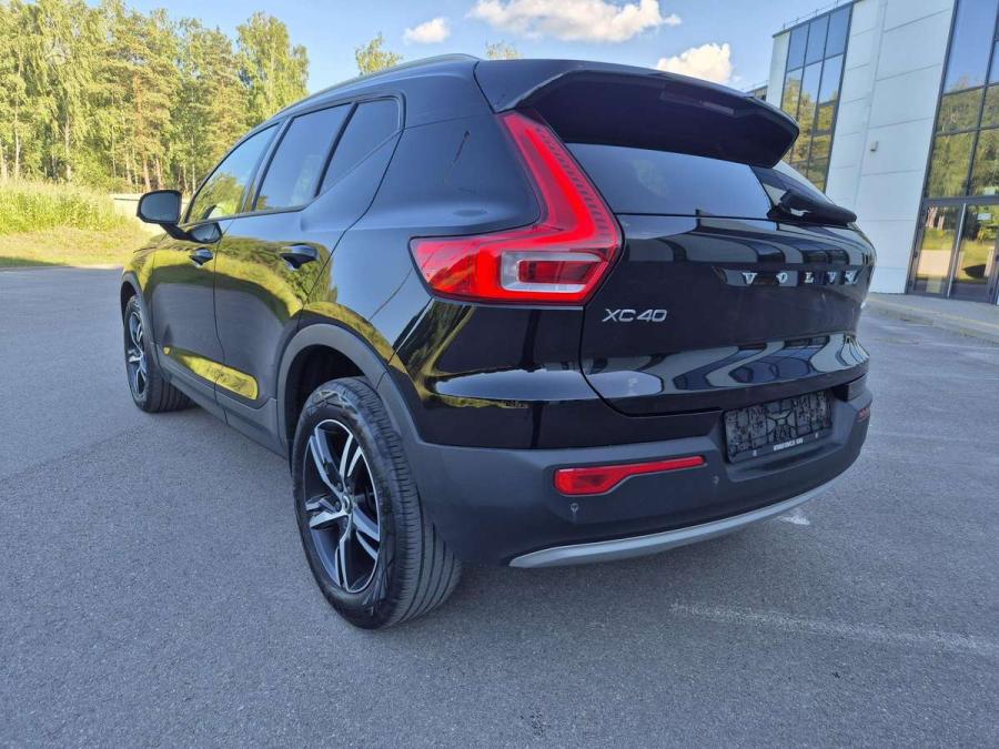 Black Volvo XC40 2019 in Kaunas, with an engine capacity of 1.97 L and mileage of 204 thousand km for 17700 €, photo 5 on AUTOMOTO.COM.LV