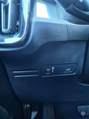Black Volvo XC40 2019 in Kaunas, with an engine capacity of 1.97 L and mileage of 204 thousand km for 17700 €, photo 10 on AUTOMOTO.COM.LV