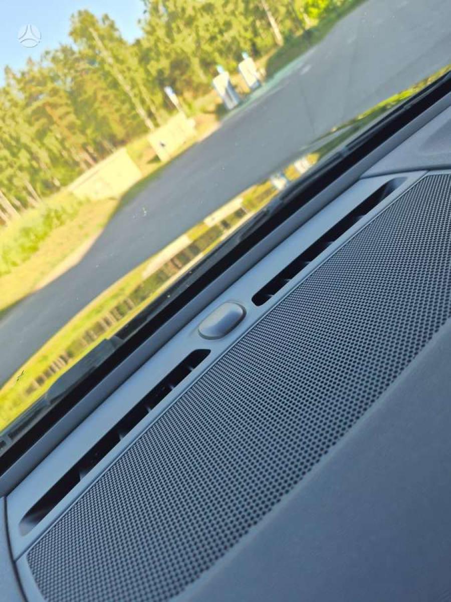 Black Volvo XC40 2019 in Kaunas, with an engine capacity of 1.97 L and mileage of 204 thousand km for 17700 €, photo 11 on AUTOMOTO.COM.LV