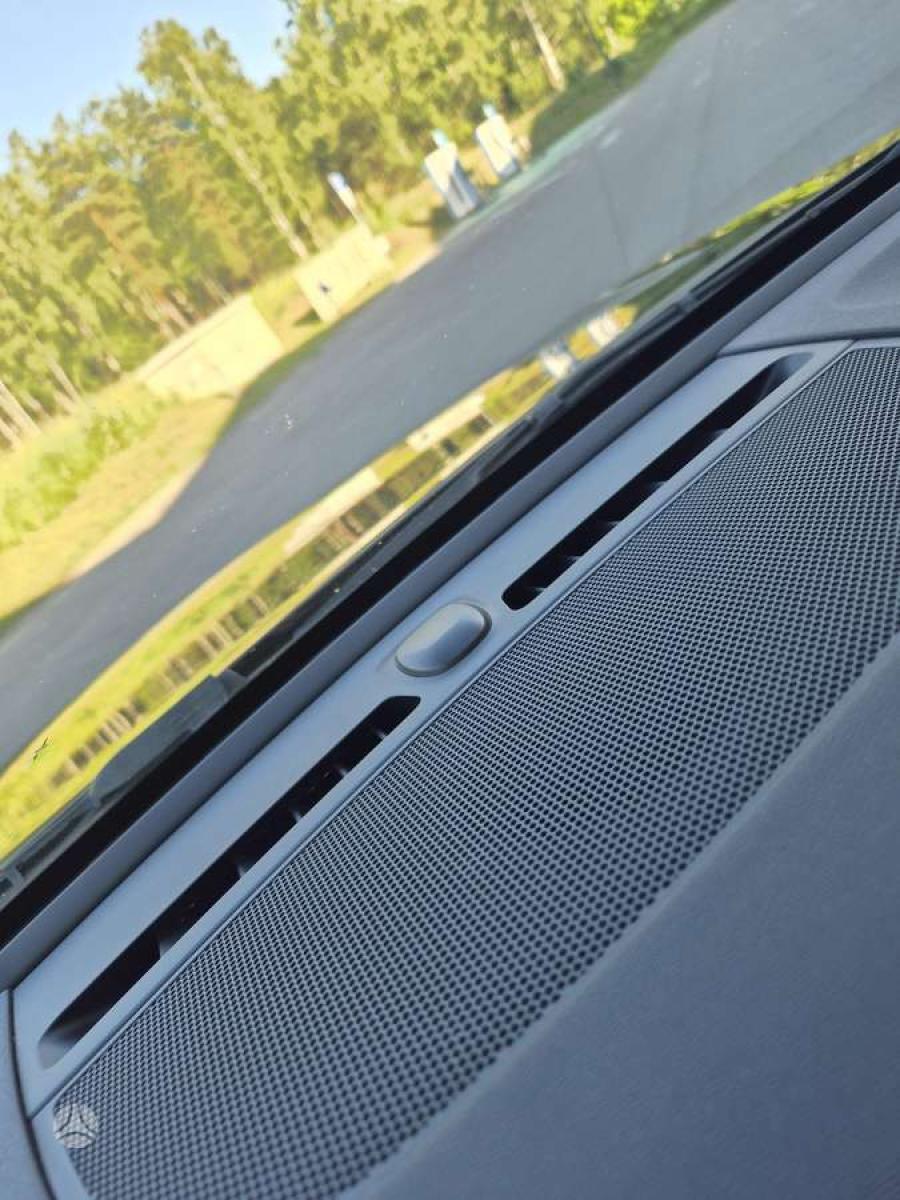 Black Volvo XC40 2019 in Kaunas, with an engine capacity of 1.97 L and mileage of 204 thousand km for 17700 €, photo 15 on AUTOMOTO.COM.LV