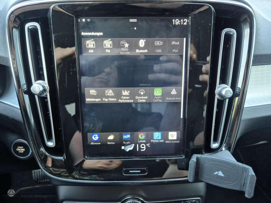 Black Volvo XC40 2019 in Kaunas, with an engine capacity of 1.97 L and mileage of 204 thousand km for 17700 €, photo 18 on AUTOMOTO.COM.LV