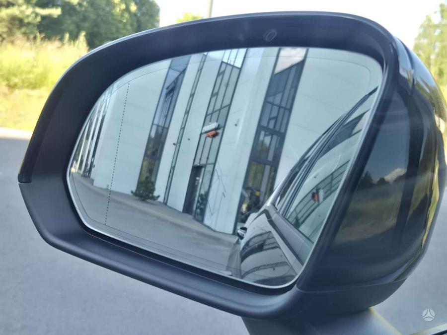 Black Volvo XC40 2019 in Kaunas, with an engine capacity of 1.97 L and mileage of 204 thousand km for 17700 €, photo 28 on AUTOMOTO.COM.LV
