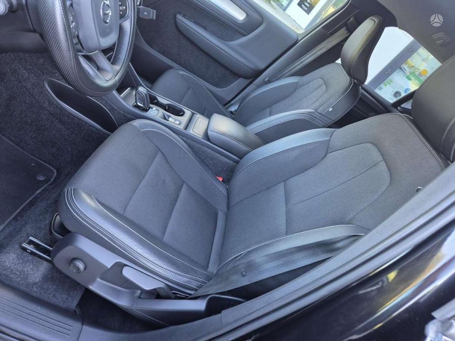 Black Volvo XC40 2019 in Kaunas, with an engine capacity of 1.97 L and mileage of 204 thousand km for 17700 €, photo 29 on AUTOMOTO.COM.LV