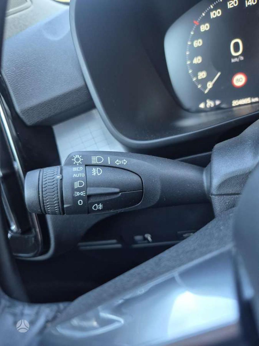Black Volvo XC40 2019 in Kaunas, with an engine capacity of 1.97 L and mileage of 204 thousand km for 17700 €, photo 33 on AUTOMOTO.COM.LV