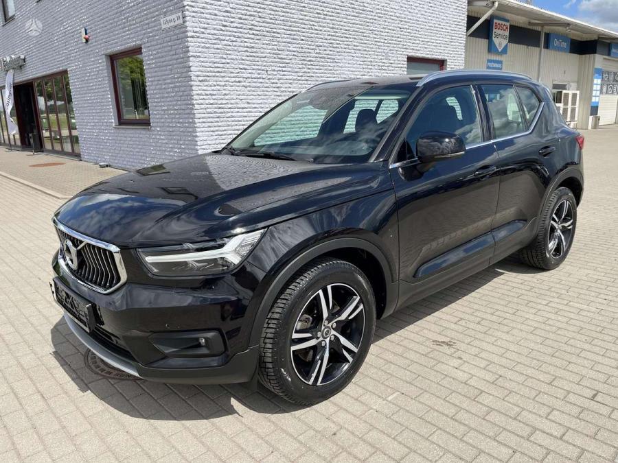 Black Volvo XC40 2019 in Marijampole, with an engine capacity of 1.97 L and mileage of 142 thousand km for 18200 €, photo 1 on AUTOMOTO.COM.LV