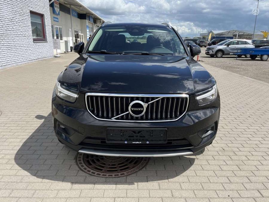Black Volvo XC40 2019 in Marijampole, with an engine capacity of 1.97 L and mileage of 142 thousand km for 18200 €, photo 3 on AUTOMOTO.COM.LV