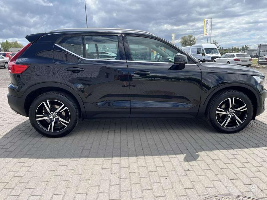 Black Volvo XC40 2019 in Marijampole, with an engine capacity of 1.97 L and mileage of 142 thousand km for 18200 €, photo 5 on AUTOMOTO.COM.LV