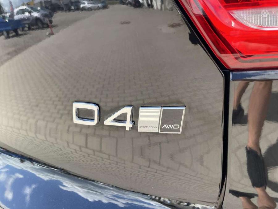 Black Volvo XC40 2019 in Marijampole, with an engine capacity of 1.97 L and mileage of 142 thousand km for 18200 €, photo 7 on AUTOMOTO.COM.LV