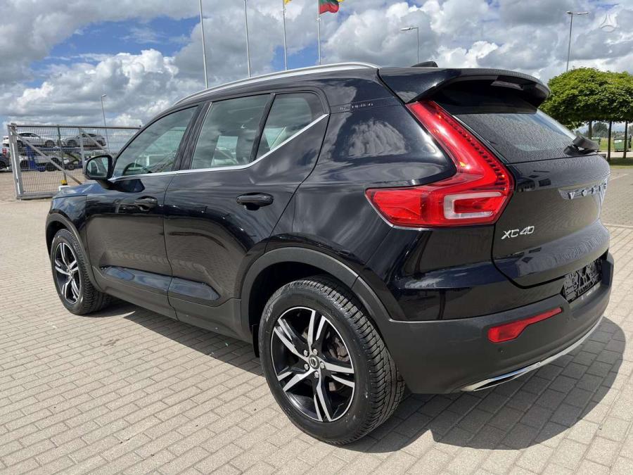 Black Volvo XC40 2019 in Marijampole, with an engine capacity of 1.97 L and mileage of 142 thousand km for 18200 €, photo 9 on AUTOMOTO.COM.LV