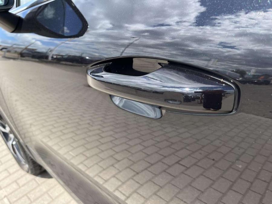 Black Volvo XC40 2019 in Marijampole, with an engine capacity of 1.97 L and mileage of 142 thousand km for 18200 €, photo 10 on AUTOMOTO.COM.LV