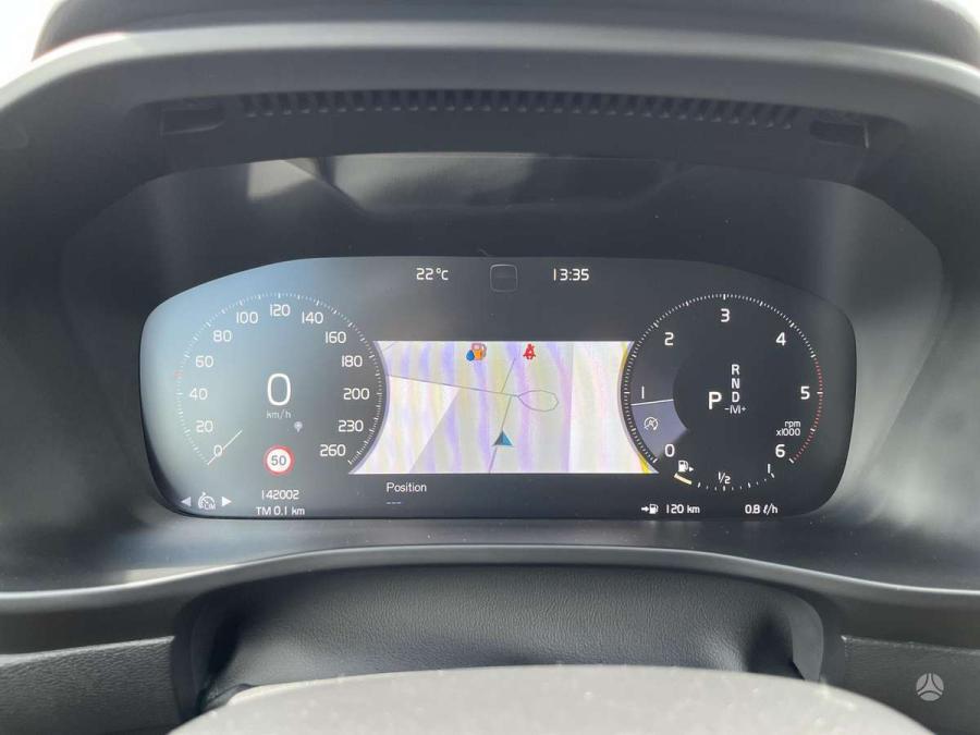 Black Volvo XC40 2019 in Marijampole, with an engine capacity of 1.97 L and mileage of 142 thousand km for 18200 €, photo 12 on AUTOMOTO.COM.LV