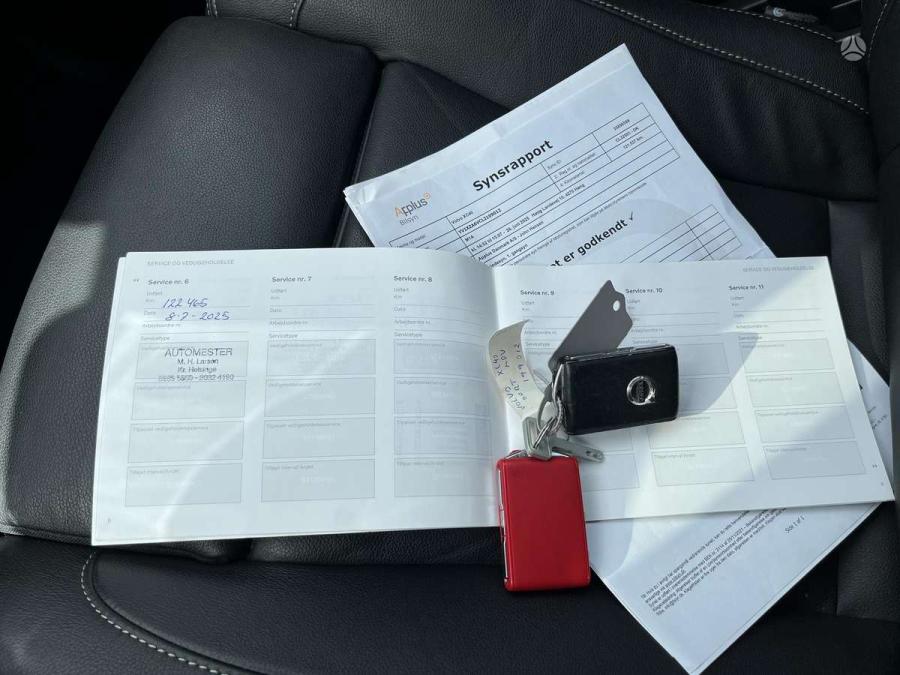 Black Volvo XC40 2019 in Marijampole, with an engine capacity of 1.97 L and mileage of 142 thousand km for 18200 €, photo 17 on AUTOMOTO.COM.LV