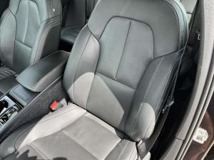 Black Volvo XC40 2019 in Marijampole, with an engine capacity of 1.97 L and mileage of 142 thousand km for 18200 €, photo 19 on AUTOMOTO.COM.LV