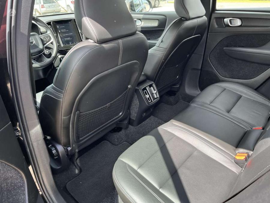 Black Volvo XC40 2019 in Marijampole, with an engine capacity of 1.97 L and mileage of 142 thousand km for 18200 €, photo 20 on AUTOMOTO.COM.LV
